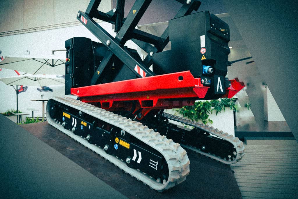 What is a tracked scissor lift? - Holdwell Lifts